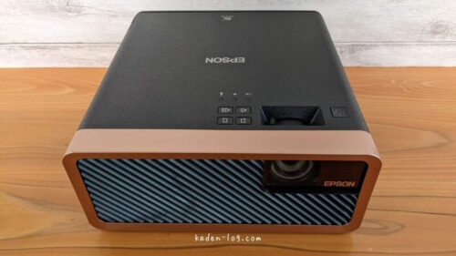 エプソンEF-100レビュー！斜め投影、天井投影もできて進化がすごい！